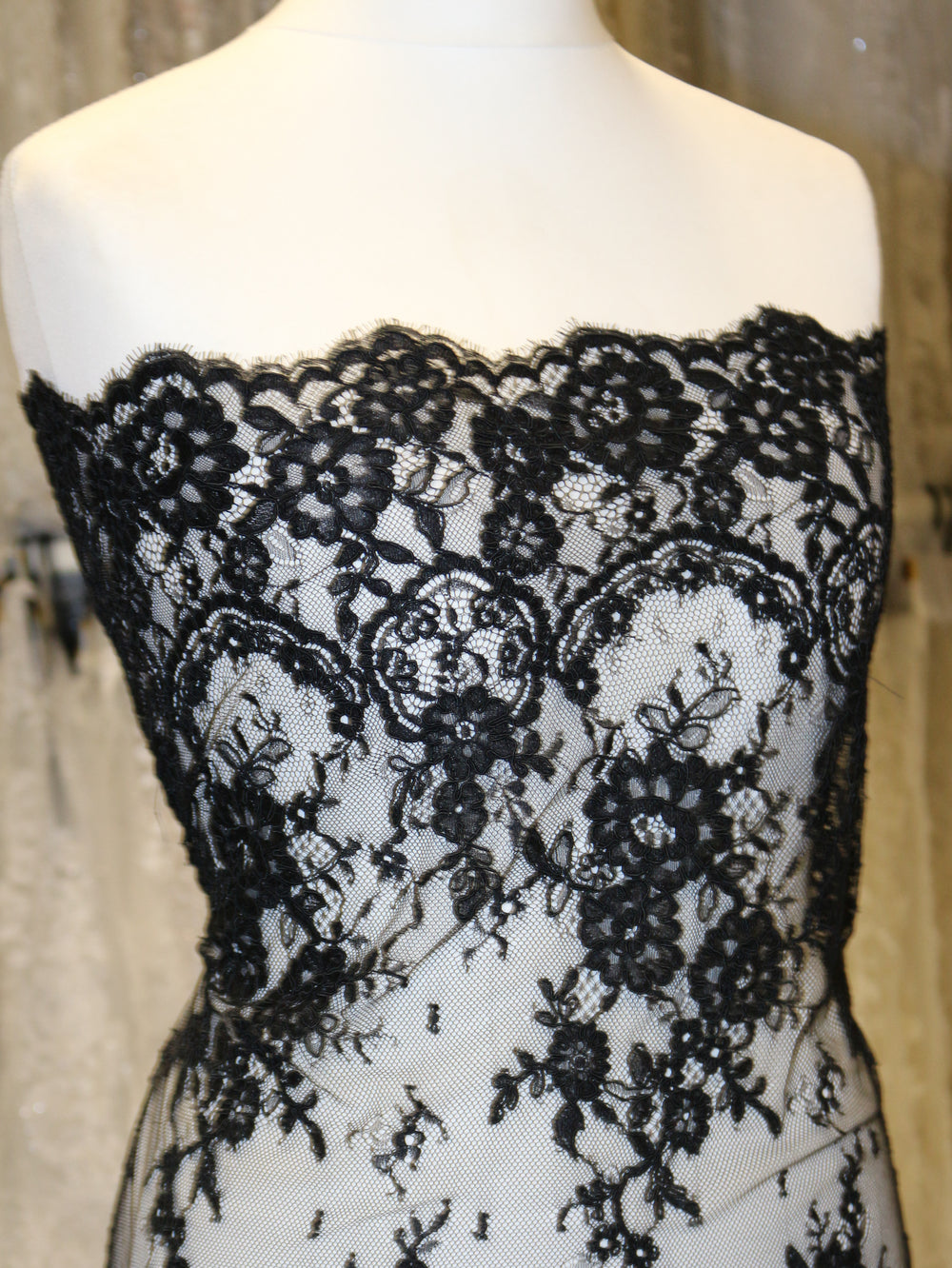 Black Lace : Formal Dresses - Bridal Fabrics
