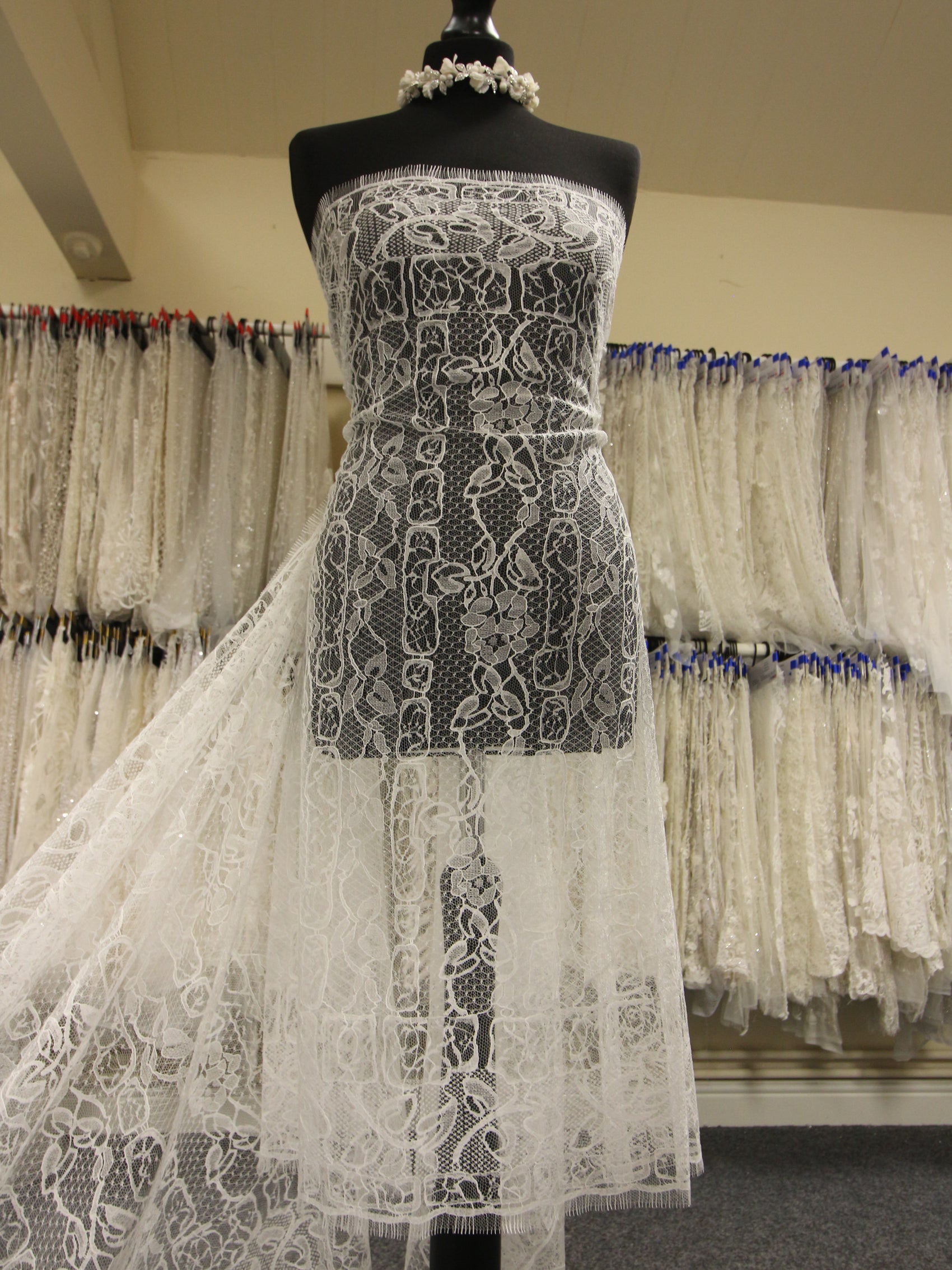 Ivory Chantilly Lace - Nuance