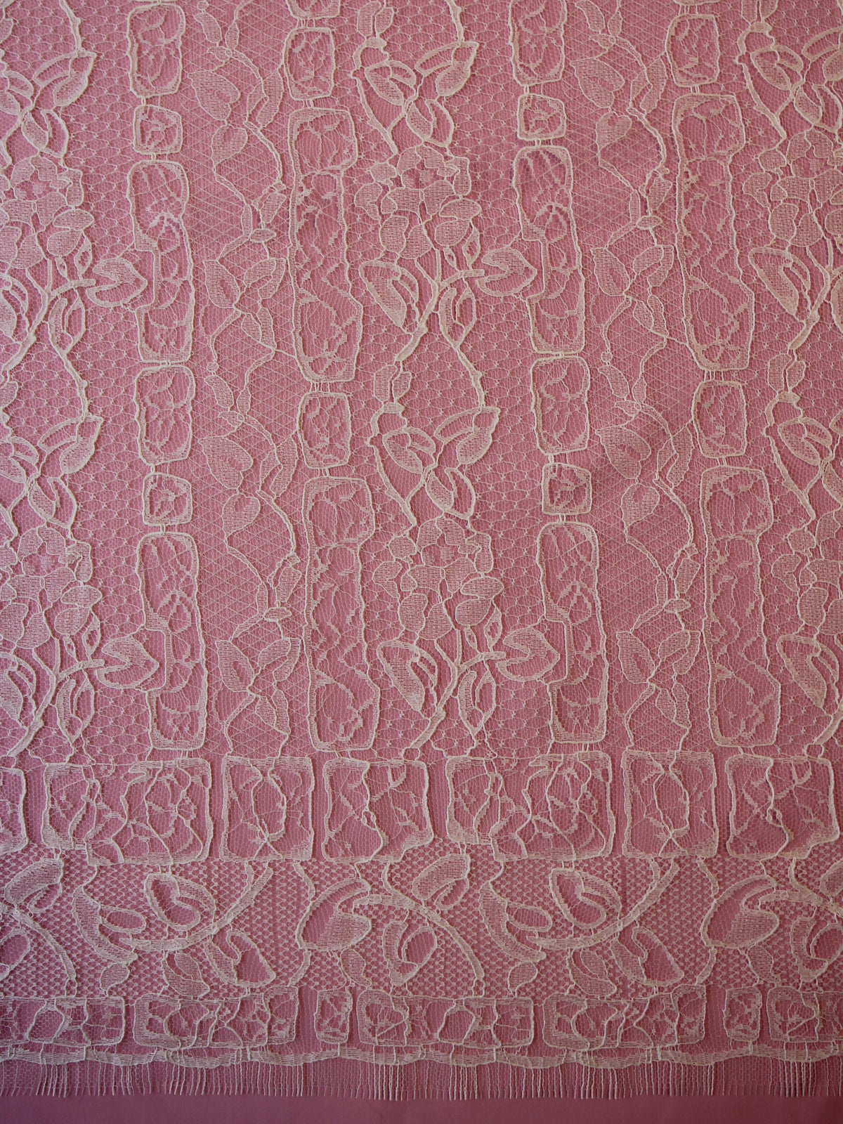 Ivory Chantilly Lace - Nuance
